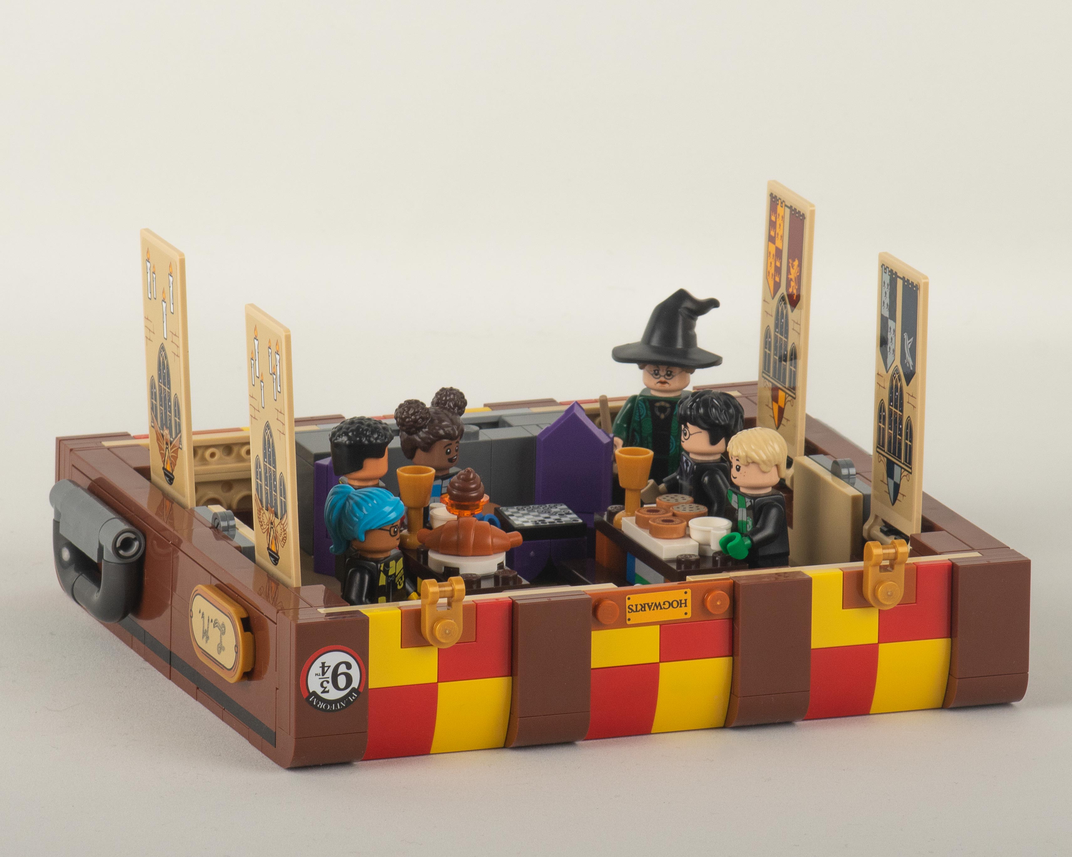Full Review – Hogwarts Magical Trunk 76399 – Perth Lego Users Group